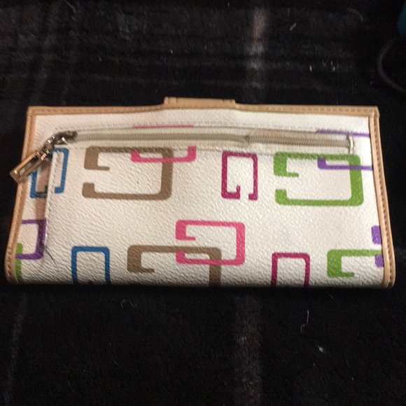 Guess | Bags | Small Guess Purse And Matching Wallet | Poshmark